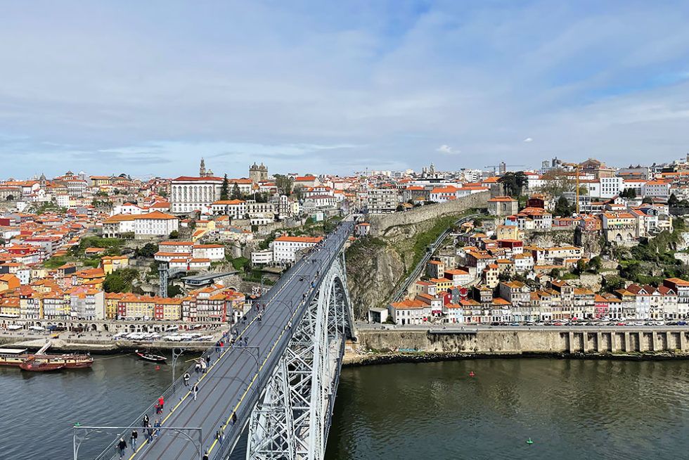Cycling through Porto, city of six bridges – silver-travellers.com