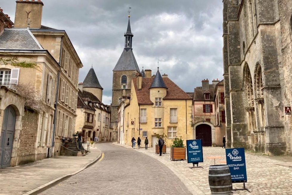 The magnificent basilica in picturesque Vézelay – silver-travellers.com