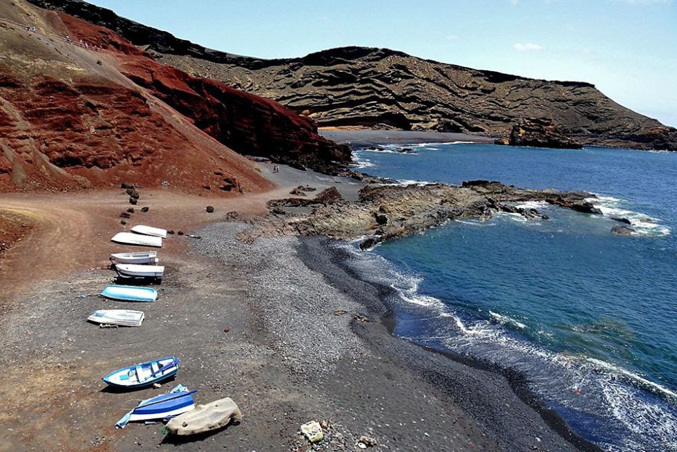 Magical moonscape and fiery volcanoes on Lanzarote – silver-travellers.com